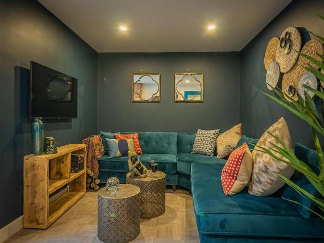 1 bedroom in a house share to rent
