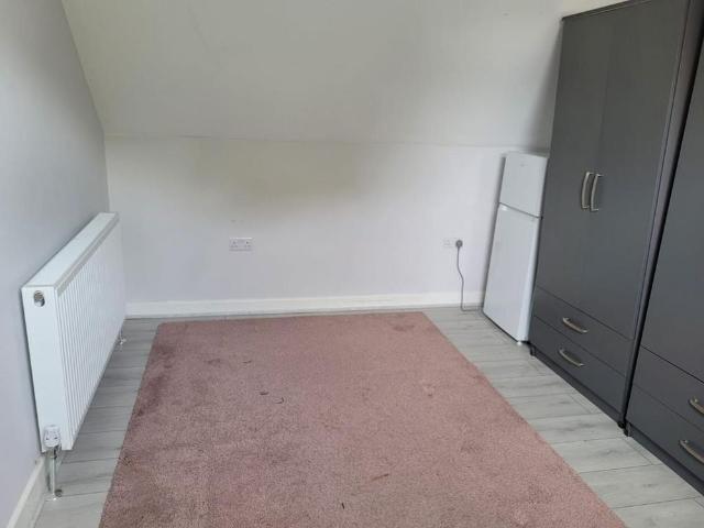 1 bedroom in a house share to rent