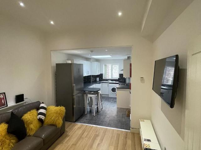 1 bedroom in a house share to rent