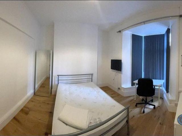 1 bedroom in a house share to rent