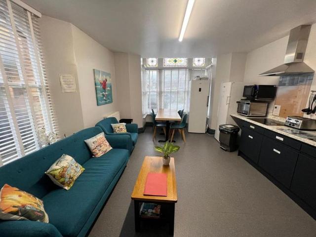 1 bedroom in a house share to rent