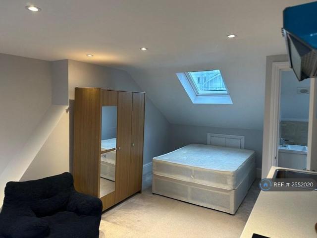 1 bedroom in a house share to rent