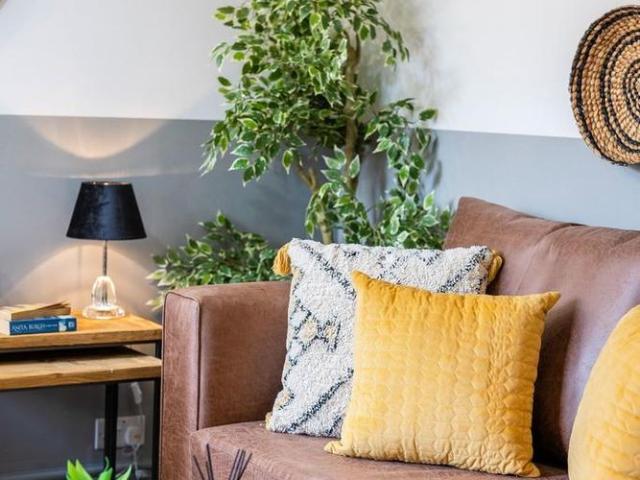 1 bedroom in a house share to rent