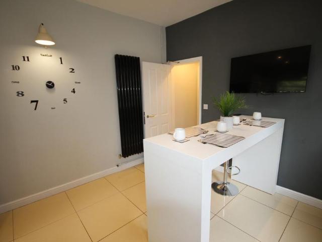 1 bedroom in a house share to rent