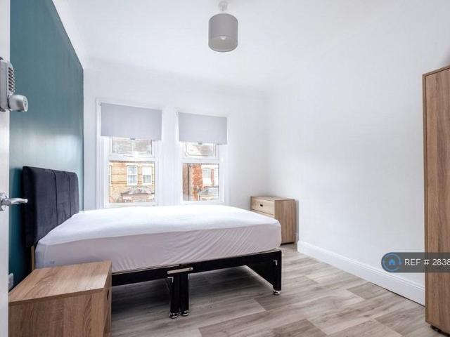 1 bedroom in a house share to rent