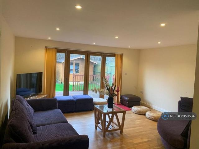 1 bedroom in a house share to rent