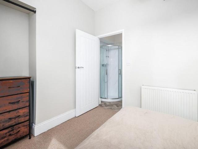 1 bedroom in a house share to rent
