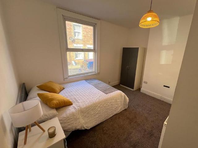 1 bedroom in a house share to rent