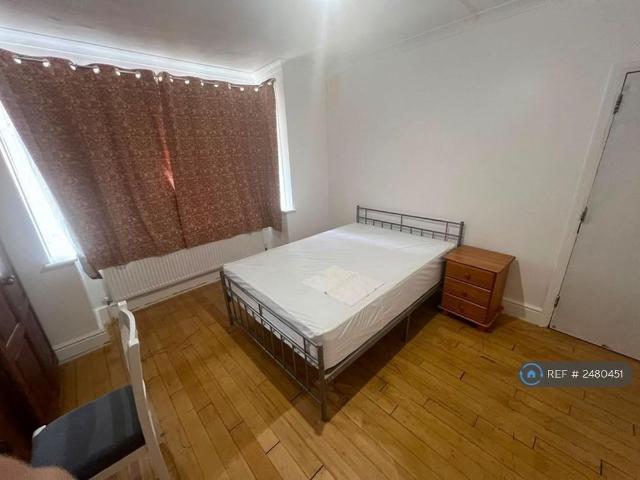1 bedroom in a house share to rent
