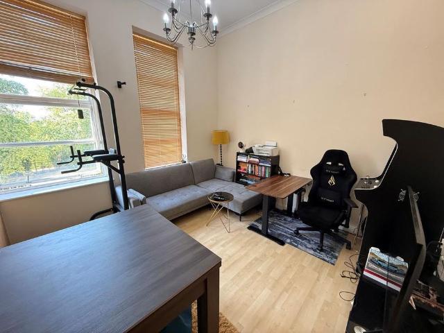 1 bedroom in a house share to rent