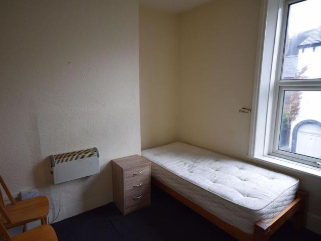 1 bedroom in a house share to rent