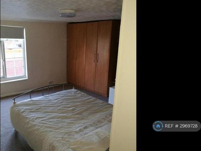 1 bedroom in a house share to rent