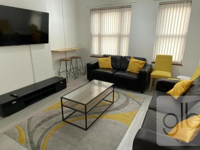 1 bedroom in a house share to rent