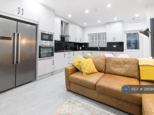 1 bedroom in a house share to rent