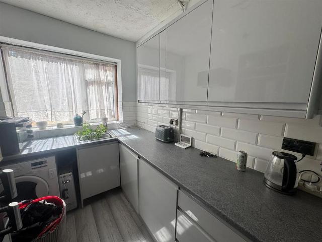 1 bedroom in a house share to rent