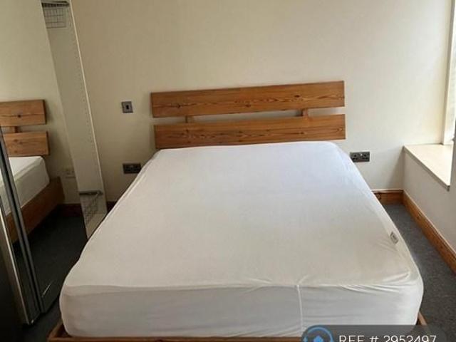1 bedroom in a house share to rent