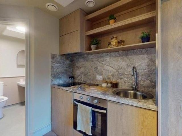 1 bedroom in a house share to rent