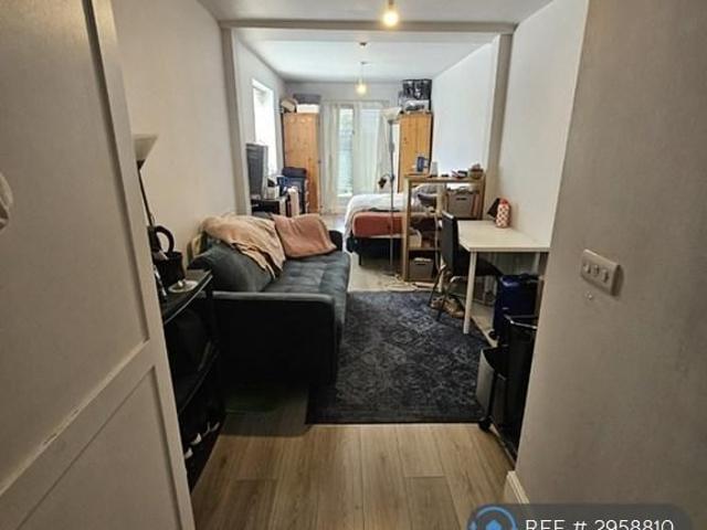 1 bedroom in a house share to rent