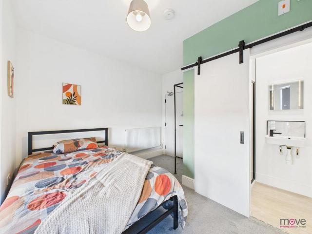 1 bedroom in a house share to rent