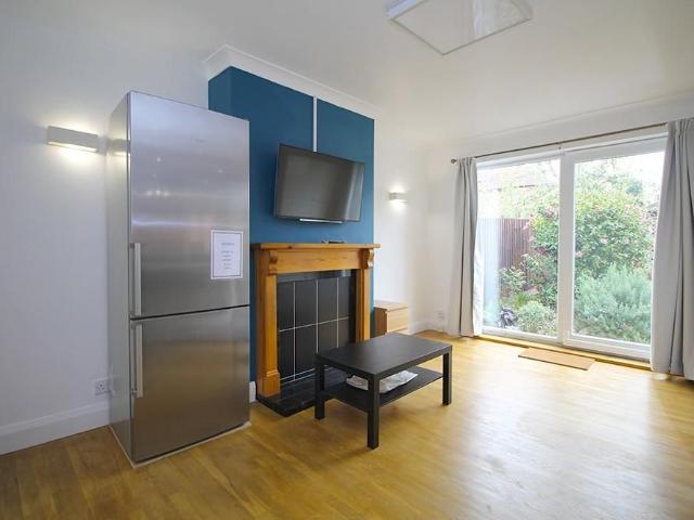 1 bedroom in a house share to rent