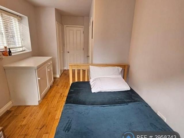 1 bedroom in a house share to rent
