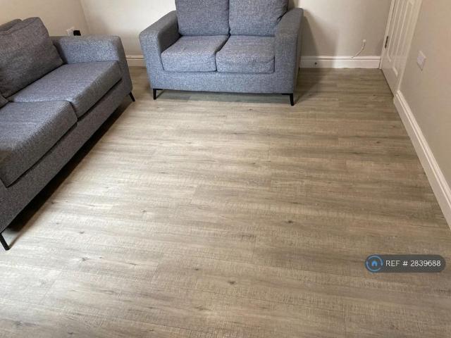 1 bedroom in a house share to rent