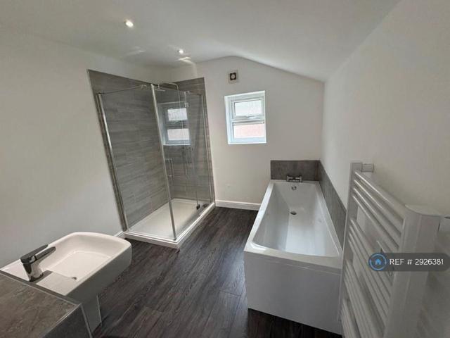 1 bedroom in a house share to rent