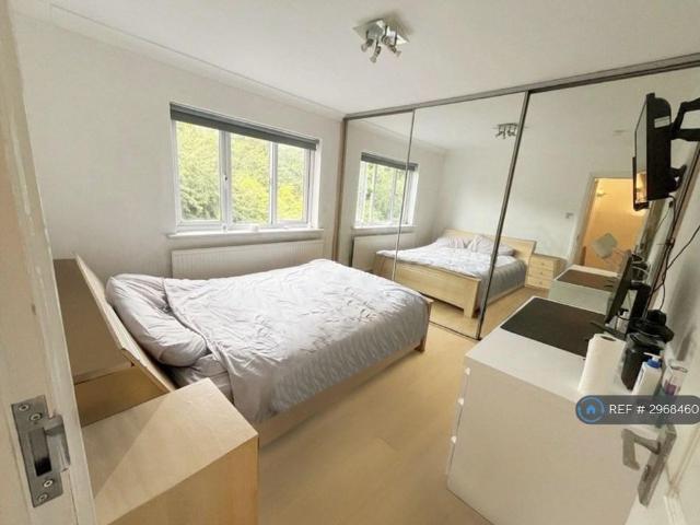 1 bedroom in a house share to rent
