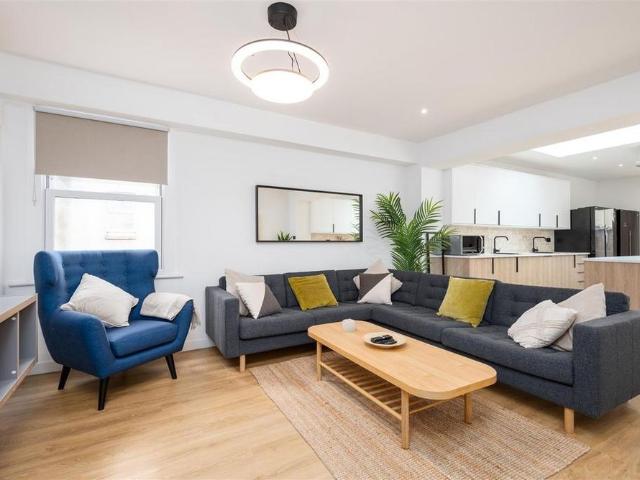 1 bedroom in a house share to rent