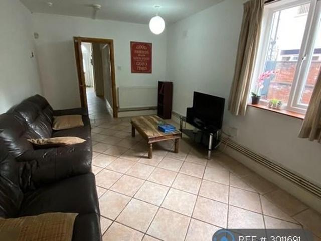 1 bedroom in a house share to rent