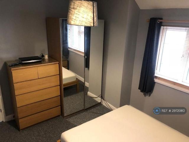 1 bedroom in a house share to rent