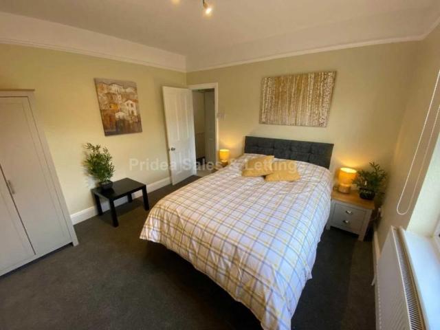 1 bedroom in a house share to rent