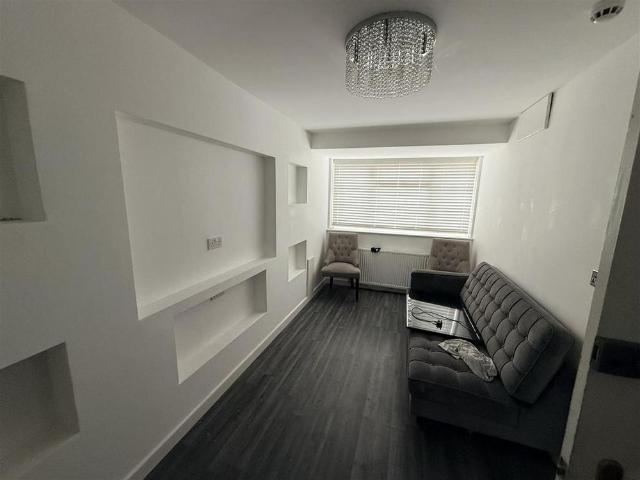 1 bedroom in a house share to rent