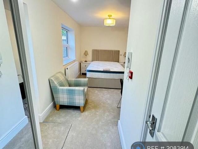 1 bedroom in a house share to rent