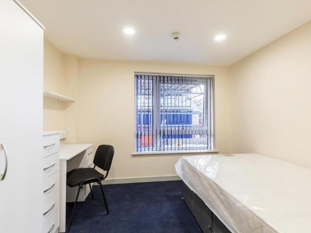 1 bedroom in a house share to rent