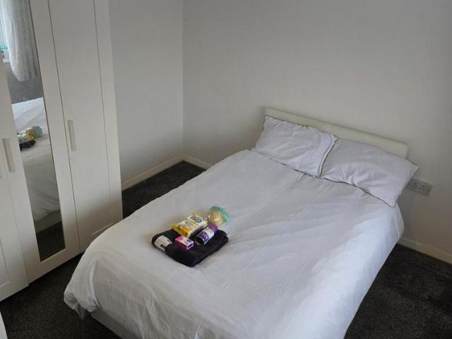 1 bedroom in a house share to rent