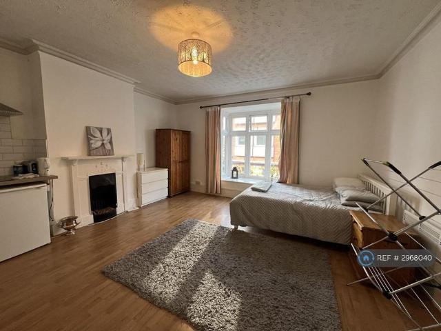 1 bedroom in a house share to rent