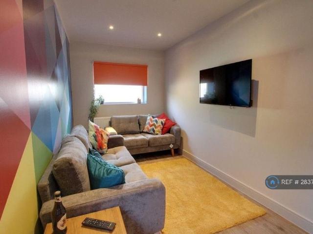 1 bedroom in a house share to rent