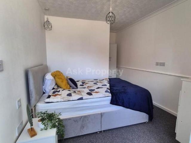 1 bedroom in a house share to rent