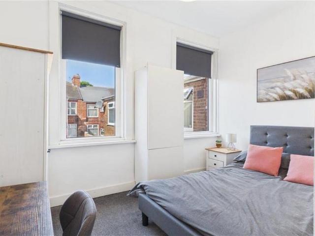 1 bedroom in a house share to rent