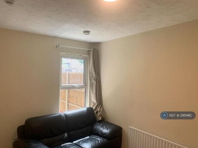 1 bedroom in a house share to rent