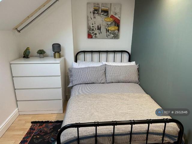 1 bedroom in a house share to rent