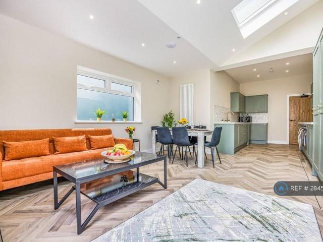 1 bedroom in a house share to rent