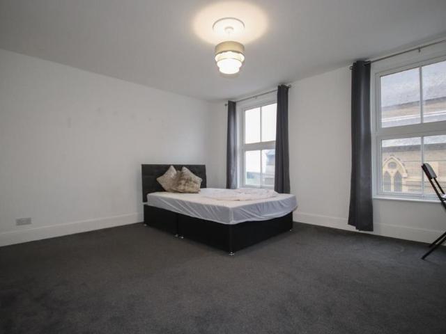 1 bedroom in a house share to rent