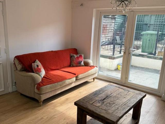1 bedroom in a house share to rent