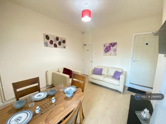 1 bedroom in a house share to rent