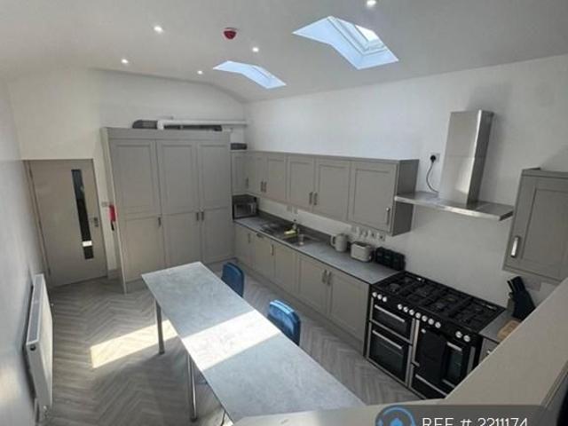 1 bedroom in a house share to rent