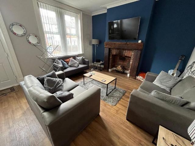 1 bedroom in a house share to rent