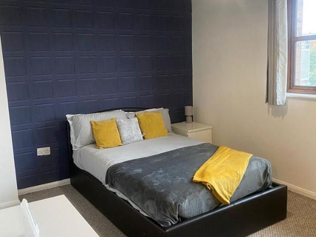 1 bedroom in a house share to rent