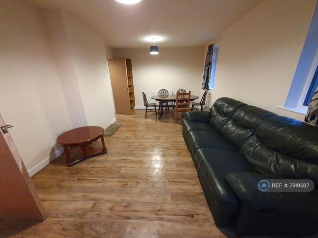 1 bedroom in a house share to rent